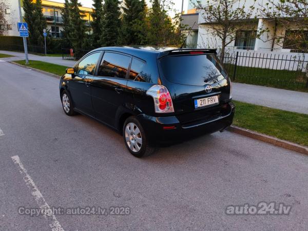Black Toyota Corolla Verso 2006 in Tallinn, with an engine capacity of 2.20 L and mileage of 250 thousand km for 2200 €, photo 4 on AUTOMOTO.COM.LV