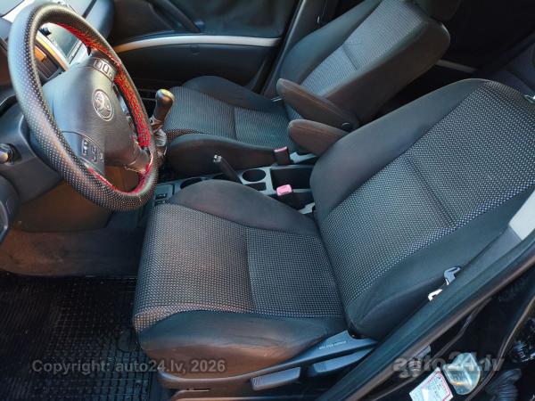 Black Toyota Corolla Verso 2006 in Tallinn, with an engine capacity of 2.20 L and mileage of 250 thousand km for 2200 €, photo 10 on AUTOMOTO.COM.LV