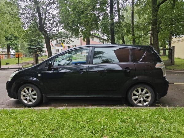 Melns Toyota Corolla Verso 2006 Rīga, ar dzinēja tilpumu 2.20 L un nobraukumu 390 tūkst. km par 1500 €, foto 1 vietnē AUTOMOTO.COM.LV