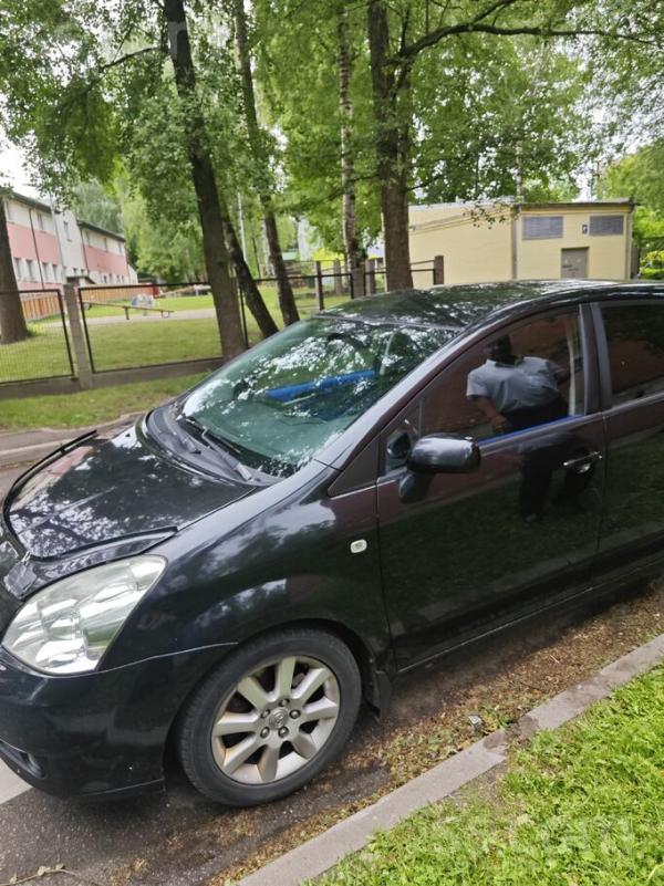 Melns Toyota Corolla Verso 2006 Rīga, ar dzinēja tilpumu 2.20 L un nobraukumu 390 tūkst. km par 1500 €, foto 2 vietnē AUTOMOTO.COM.LV