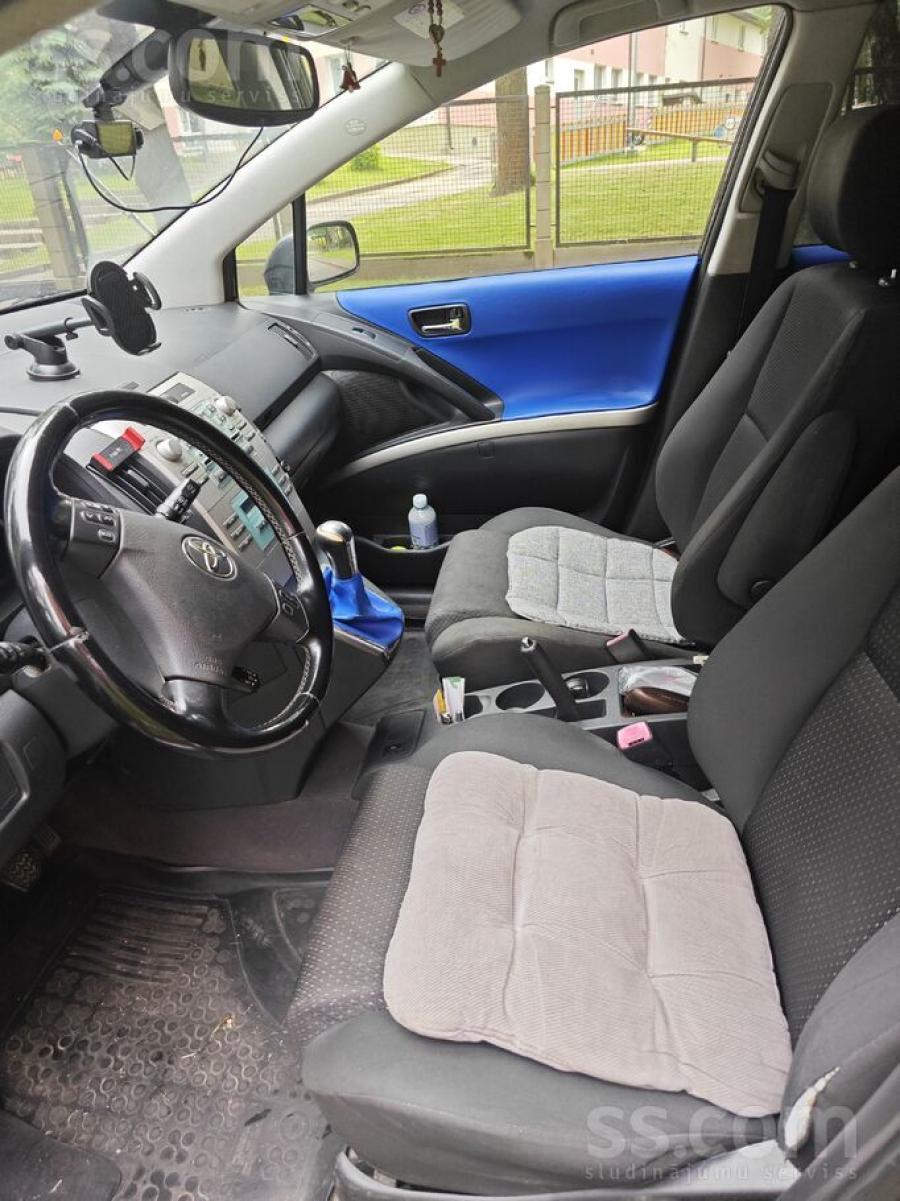 Melns Toyota Corolla Verso 2006 Rīga, ar dzinēja tilpumu 2.20 L un nobraukumu 390 tūkst. km par 1500 €, foto 5 vietnē AUTOMOTO.COM.LV
