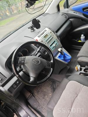 Melns Toyota Corolla Verso 2006 Rīga, ar dzinēja tilpumu 2.20 L un nobraukumu 390 tūkst. km par 1500 €, foto 6 vietnē AUTOMOTO.COM.LV