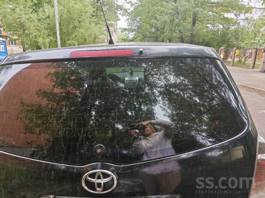 Melns Toyota Corolla Verso 2006 Rīga, ar dzinēja tilpumu 2.20 L un nobraukumu 390 tūkst. km par 1500 €, foto 11 vietnē AUTOMOTO.COM.LV