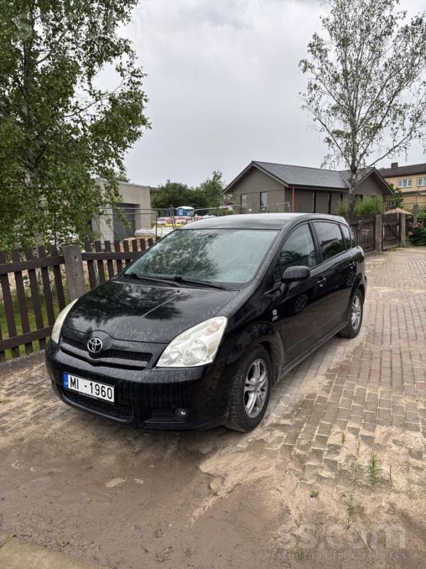Melns Toyota Corolla Verso 2006 Rīga, ar dzinēja tilpumu 2.00 L un nobraukumu 206 tūkst. km par 2100 €, foto 1 vietnē AUTOMOTO.COM.LV