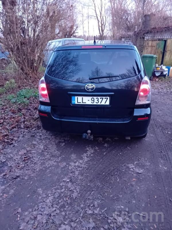 Black Toyota Corolla Verso 2006 in Ludza, with an engine capacity of 2.20 L and mileage of 275 thousand km for 1550 €, photo 3 on AUTOMOTO.COM.LV