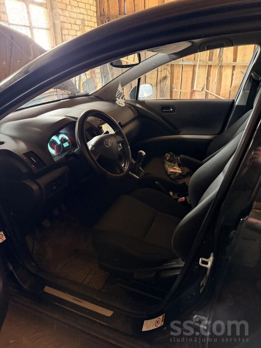 Melns Toyota Corolla Verso 2006 Ludza, ar dzinēja tilpumu 2.20 L un nobraukumu 275 tūkst. km par 1550 €, foto 6 vietnē AUTOMOTO.COM.LV