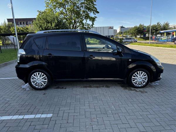 Melns Toyota Corolla Verso 2006 Viļņa, ar dzinēja tilpumu 2.20 L un nobraukumu 250 tūkst. km par 1300 €, foto 8 vietnē AUTOMOTO.COM.LV