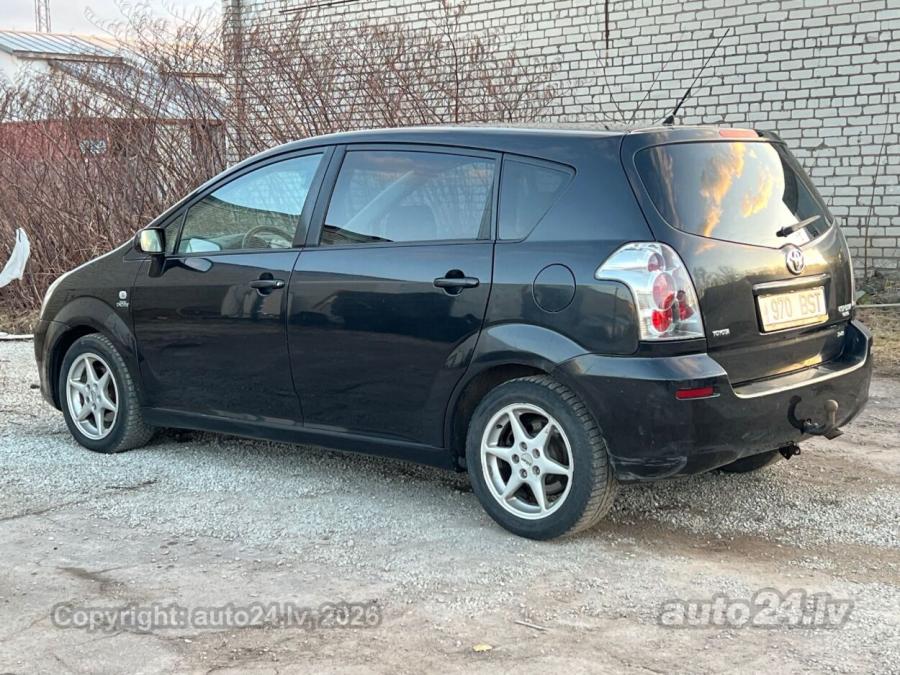 Black Toyota Corolla Verso 2007 in Narva, with an engine capacity of 2.20 L and mileage of 351 thousand km for 999 €, photo 9 on AUTOMOTO.COM.LV