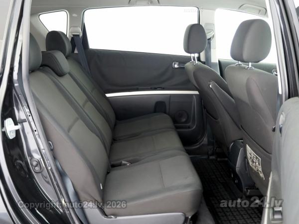 Black Toyota Corolla Verso 2007 in Tallinn, with an engine capacity of 2.20 L and mileage of 296 thousand km for 1499 €, photo 7 on AUTOMOTO.COM.LV