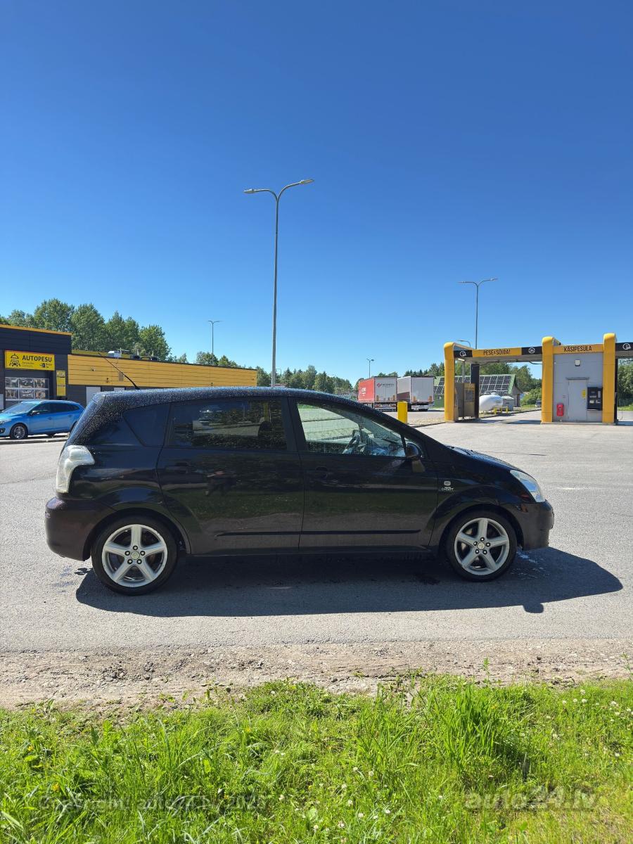 Melns Toyota Corolla Verso 2007 Veru, ar dzinēja tilpumu 2.20 L un nobraukumu 279 tūkst. km par 3000 €, foto 9 vietnē AUTOMOTO.COM.LV