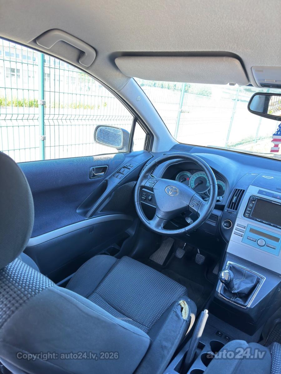 Melns Toyota Corolla Verso 2007 Veru, ar dzinēja tilpumu 2.20 L un nobraukumu 279 tūkst. km par 3000 €, foto 10 vietnē AUTOMOTO.COM.LV