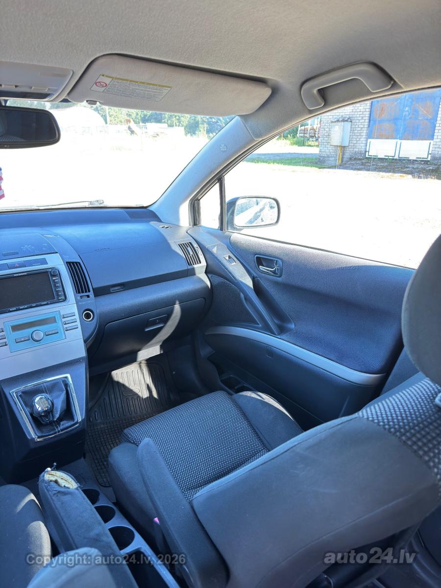 Melns Toyota Corolla Verso 2007 Veru, ar dzinēja tilpumu 2.20 L un nobraukumu 279 tūkst. km par 3000 €, foto 12 vietnē AUTOMOTO.COM.LV