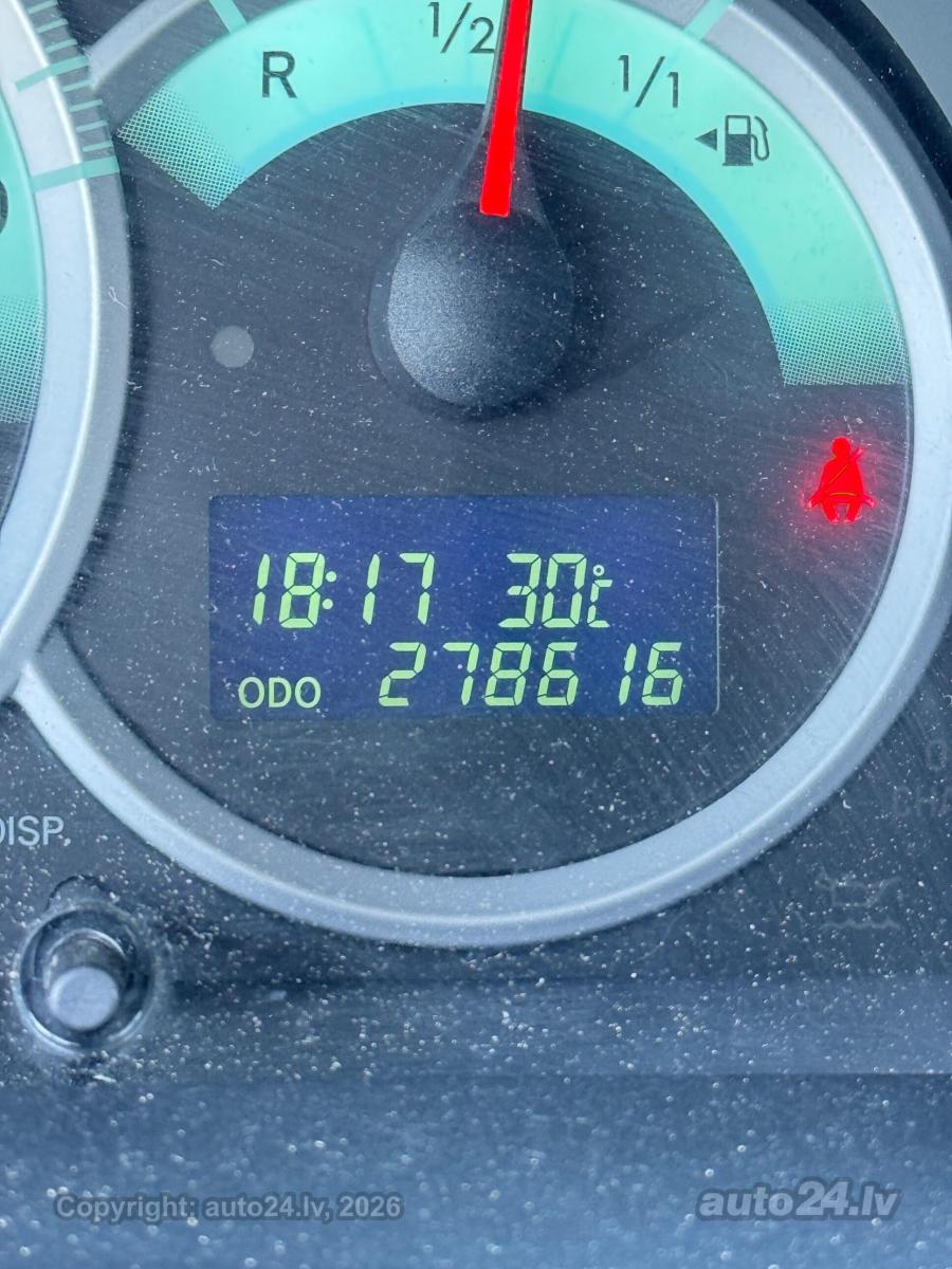 Melns Toyota Corolla Verso 2007 Veru, ar dzinēja tilpumu 2.20 L un nobraukumu 279 tūkst. km par 3000 €, foto 14 vietnē AUTOMOTO.COM.LV