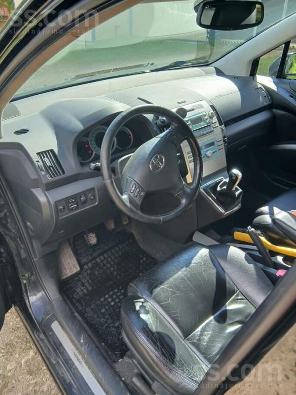 Melns Toyota Corolla Verso 2007 Rīga, ar dzinēja tilpumu 2.20 L un nobraukumu 430 tūkst. km par 1900 €, foto 1 vietnē AUTOMOTO.COM.LV
