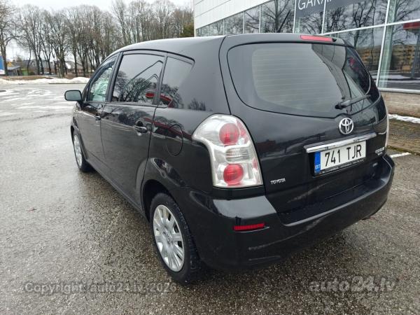 Melns Toyota Corolla Verso 2008 Paide, ar dzinēja tilpumu 2.20 L un nobraukumu 346 tūkst. km par 2990 €, foto 4 vietnē AUTOMOTO.COM.LV