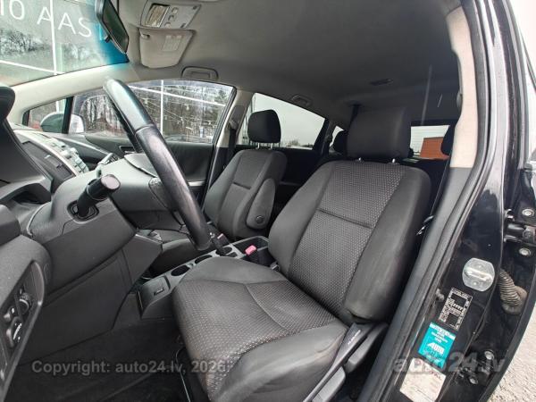 Black Toyota Corolla Verso 2008 in Paide, with an engine capacity of 2.20 L and mileage of 346 thousand km for 2990 €, photo 11 on AUTOMOTO.COM.LV