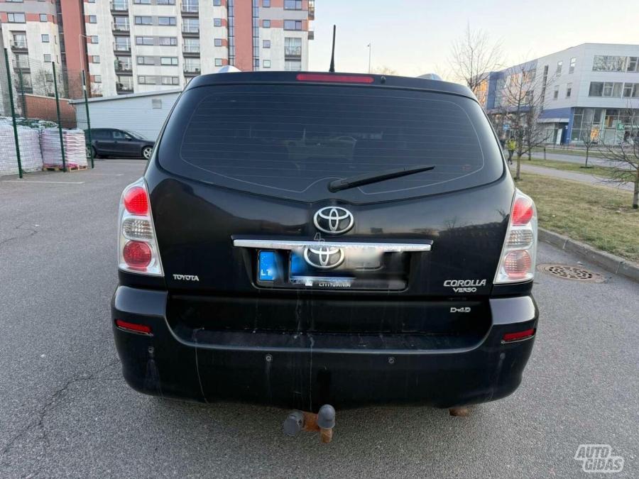 Black Toyota Corolla Verso 2008 in Vilnius, with an engine capacity of 2.20 L and mileage of 300 thousand km for 1650 €, photo 5 on AUTOMOTO.COM.LV