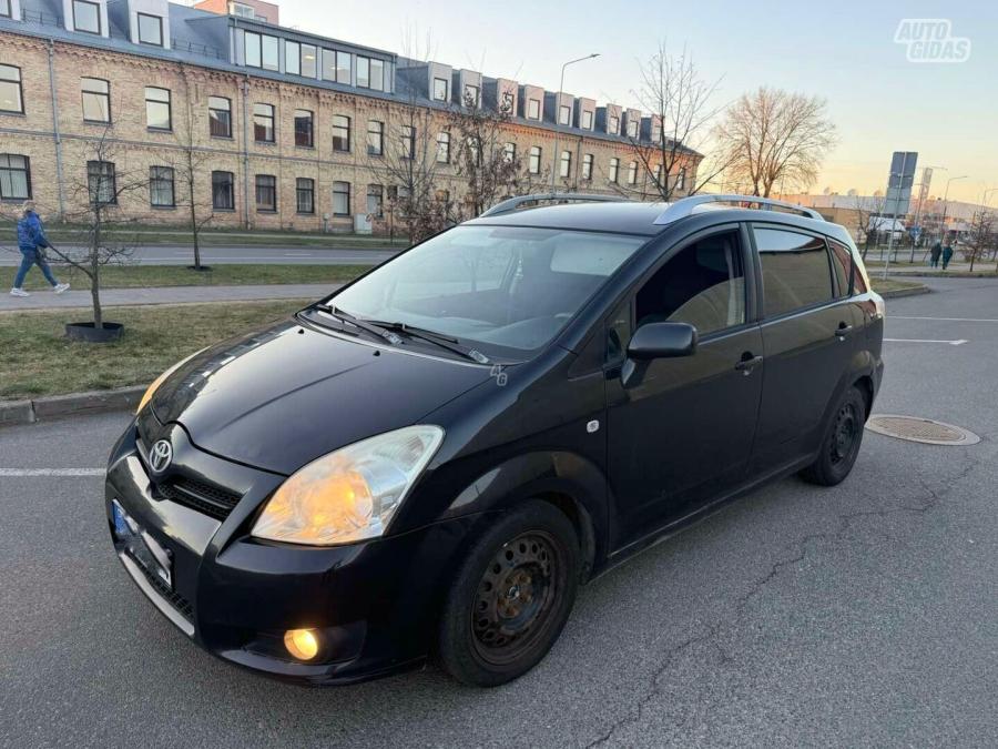 Black Toyota Corolla Verso 2008 in Vilnius, with an engine capacity of 2.20 L and mileage of 300 thousand km for 1500 €, photo 1 on AUTOMOTO.COM.LV