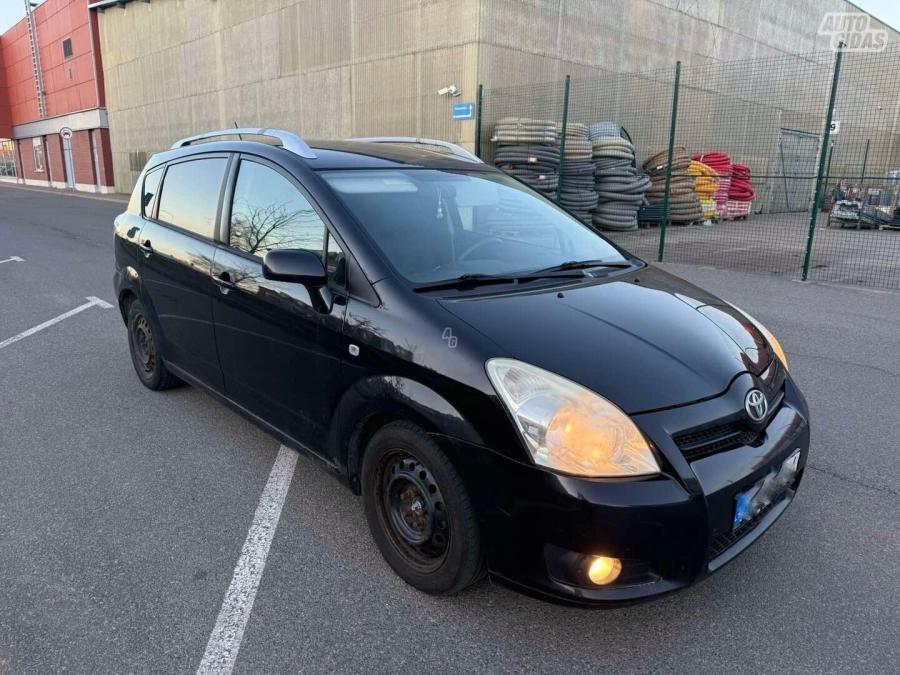 Black Toyota Corolla Verso 2008 in Vilnius, with an engine capacity of 2.20 L and mileage of 300 thousand km for 1500 €, photo 4 on AUTOMOTO.COM.LV