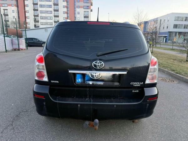 Black Toyota Corolla Verso 2008 in Vilnius, with an engine capacity of 2.20 L and mileage of 300 thousand km for 1500 €, photo 5 on AUTOMOTO.COM.LV
