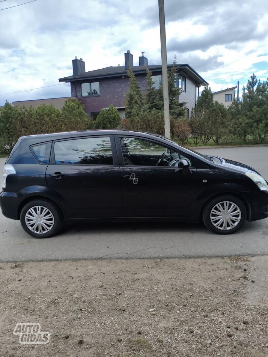 Melns Toyota Corolla Verso 2008 Kauņa, ar dzinēja tilpumu 2.20 L un nobraukumu 332 tūkst. km par 2400 €, foto 3 vietnē AUTOMOTO.COM.LV