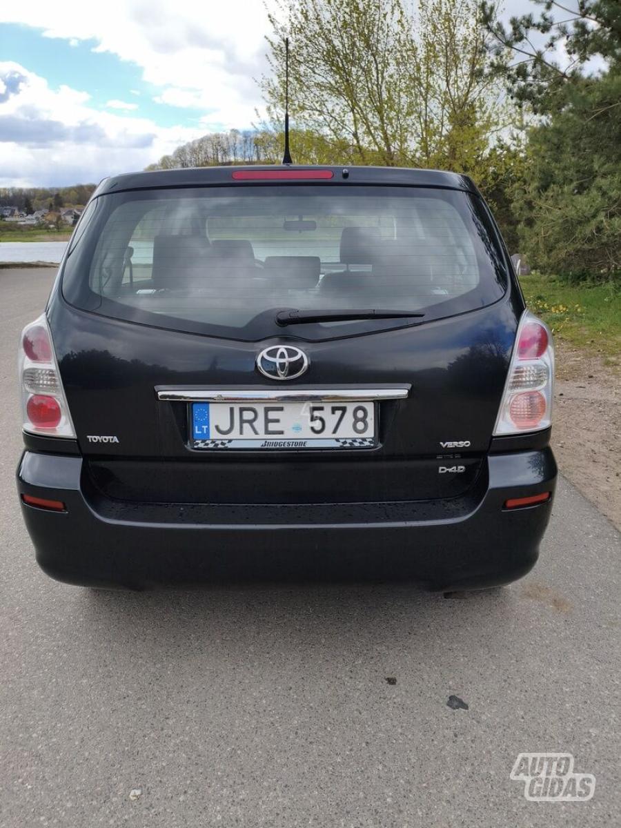 Melns Toyota Corolla Verso 2008 Kauņa, ar dzinēja tilpumu 2.20 L un nobraukumu 332 tūkst. km par 2400 €, foto 4 vietnē AUTOMOTO.COM.LV