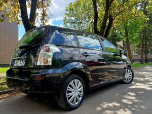 Melns Toyota Corolla Verso 2008 Kauņa, ar dzinēja tilpumu 2.20 L un nobraukumu 311 tūkst. km par 2550 €, foto 4 vietnē AUTOMOTO.COM.LV