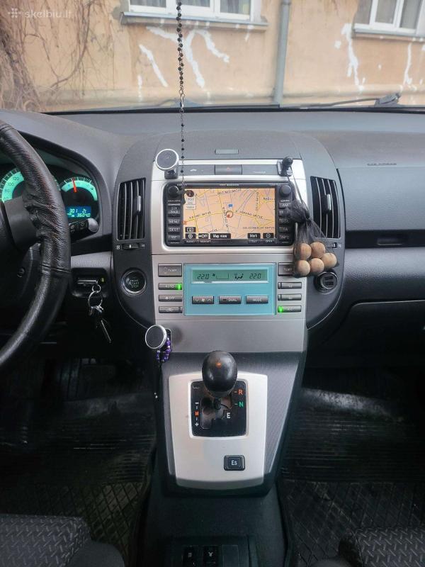 Melns Toyota Corolla Verso 2008 Viļņa, ar dzinēja tilpumu 1.80 L un nobraukumu 300 tūkst. km par 2200 €, foto 3 vietnē AUTOMOTO.COM.LV