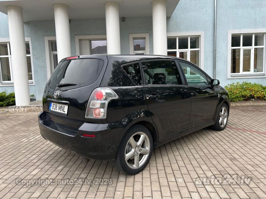 Melns Toyota Corolla Verso 2008 Valga, ar dzinēja tilpumu 2.20 L un nobraukumu 330 tūkst. km par 1300 €, foto 4 vietnē AUTOMOTO.COM.LV