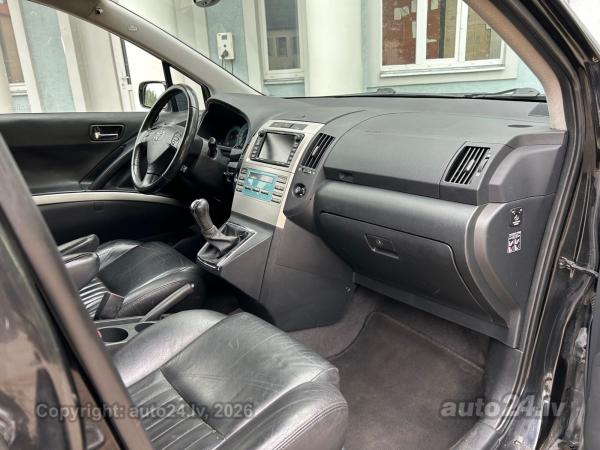 Black Toyota Corolla Verso 2008 in Valga, with an engine capacity of 2.20 L and mileage of 330 thousand km for 1300 €, photo 6 on AUTOMOTO.COM.LV