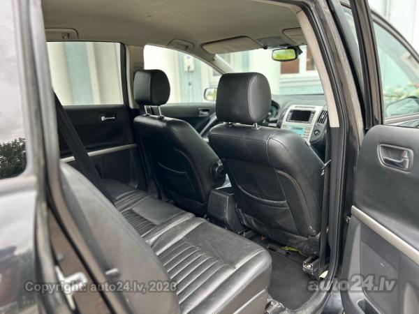 Black Toyota Corolla Verso 2008 in Valga, with an engine capacity of 2.20 L and mileage of 330 thousand km for 1300 €, photo 9 on AUTOMOTO.COM.LV