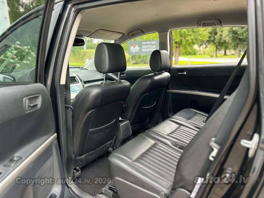 Melns Toyota Corolla Verso 2008 Valga, ar dzinēja tilpumu 2.20 L un nobraukumu 330 tūkst. km par 1300 €, foto 11 vietnē AUTOMOTO.COM.LV