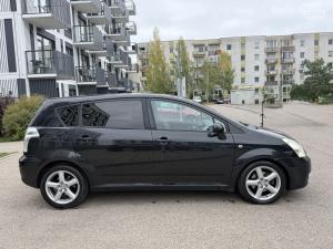 Black Toyota Corolla Verso 2008 in Vilnius, with an engine capacity of 2.20 L and mileage of 383 thousand km for 1900 €, photo 5 on AUTOMOTO.COM.LV