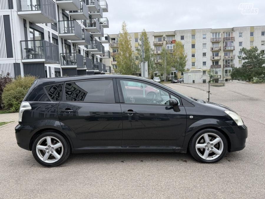 Black Toyota Corolla Verso 2008 in Vilnius, with an engine capacity of 2.20 L and mileage of 383 thousand km for 1900 €, photo 5 on AUTOMOTO.COM.LV