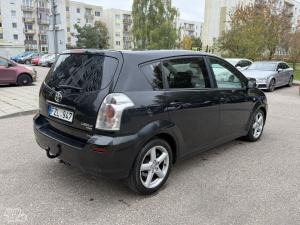 Black Toyota Corolla Verso 2008 in Vilnius, with an engine capacity of 2.20 L and mileage of 383 thousand km for 1900 €, photo 6 on AUTOMOTO.COM.LV