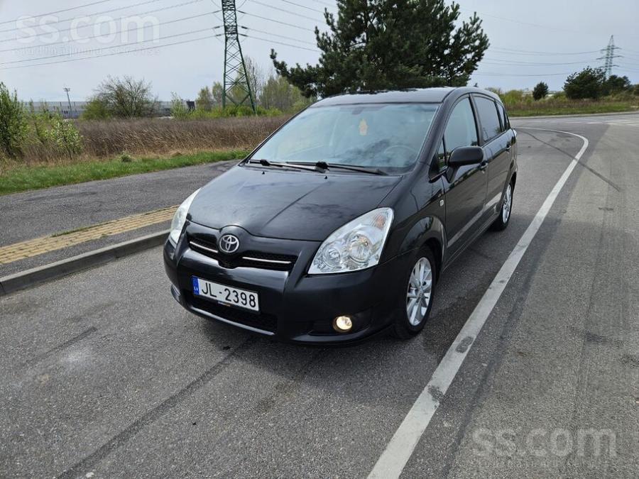 Melns Toyota Corolla Verso 2009 Rīga, ar dzinēja tilpumu 2.20 L un nobraukumu 350 tūkst. km par 2500 €, foto 2 vietnē AUTOMOTO.COM.LV