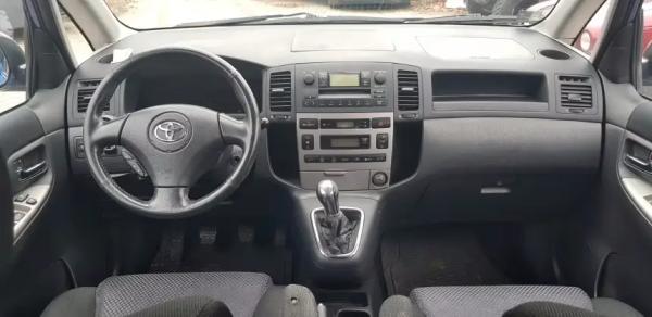 Blue Toyota Corolla Verso 2002 in Valmiera, with an engine capacity of 2.00 L and mileage of 279 thousand km for 1950 €, photo 9 on AUTOMOTO.COM.LV