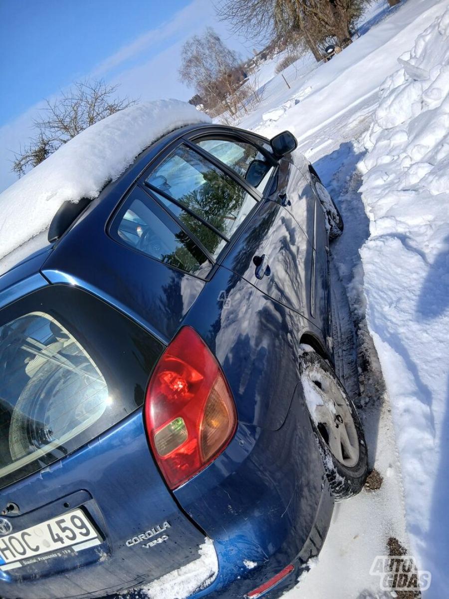 Zils Toyota Corolla Verso 2004 Šilalė, ar dzinēja tilpumu 2.00 L un nobraukumu 250 tūkst. km par 850 €, foto 4 vietnē AUTOMOTO.COM.LV