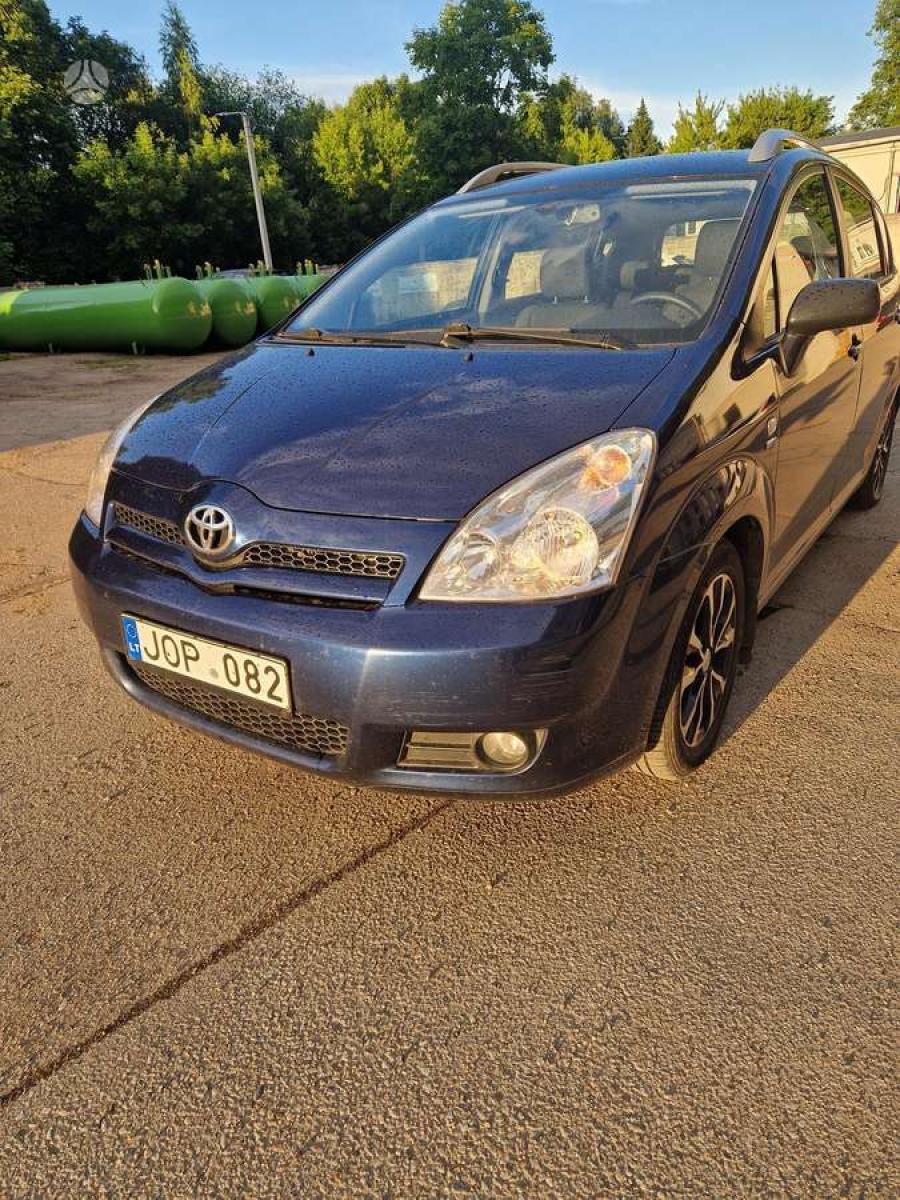 Zils Toyota Corolla Verso 2005 Viļņa, ar dzinēja tilpumu 1.80 L un nobraukumu 365 tūkst. km par 2950 €, foto 1 vietnē AUTOMOTO.COM.LV