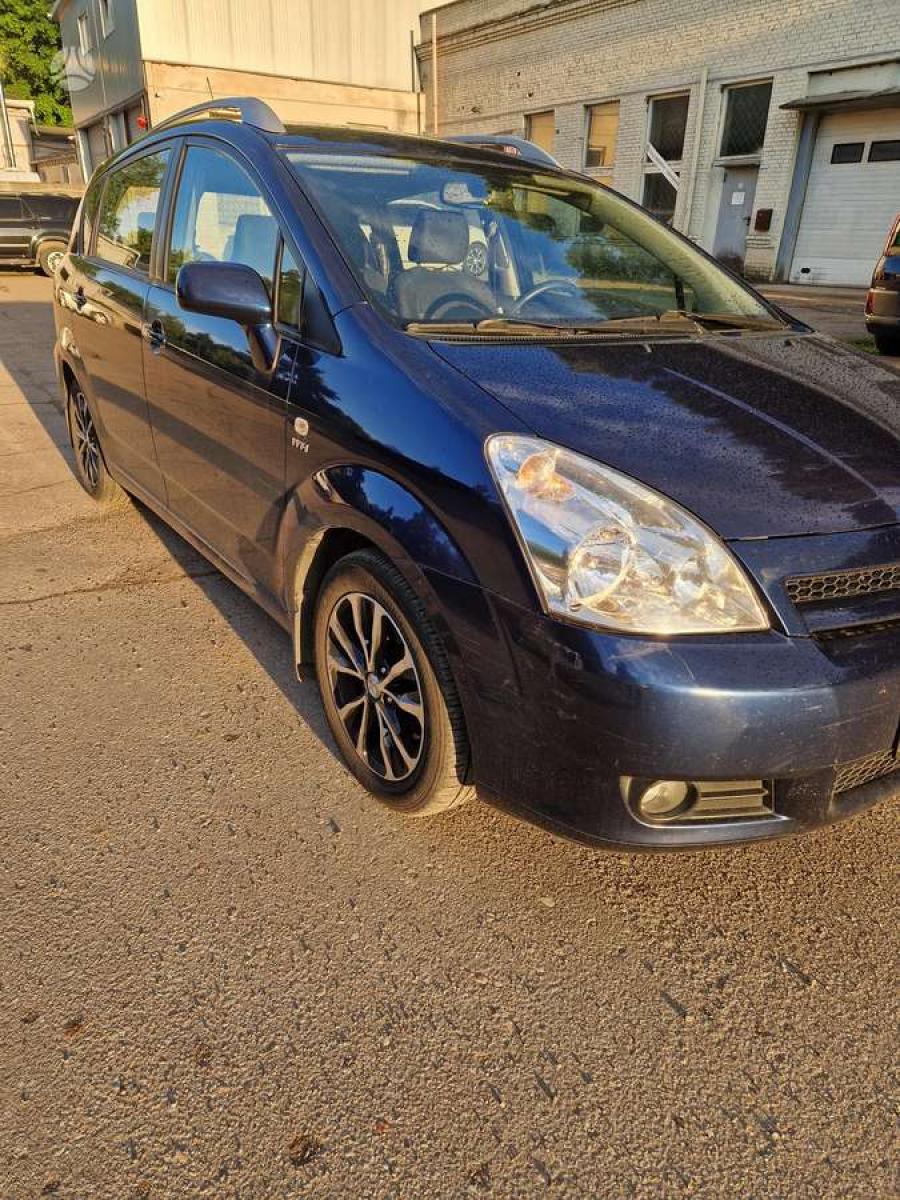 Zils Toyota Corolla Verso 2005 Viļņa, ar dzinēja tilpumu 1.80 L un nobraukumu 365 tūkst. km par 2950 €, foto 3 vietnē AUTOMOTO.COM.LV
