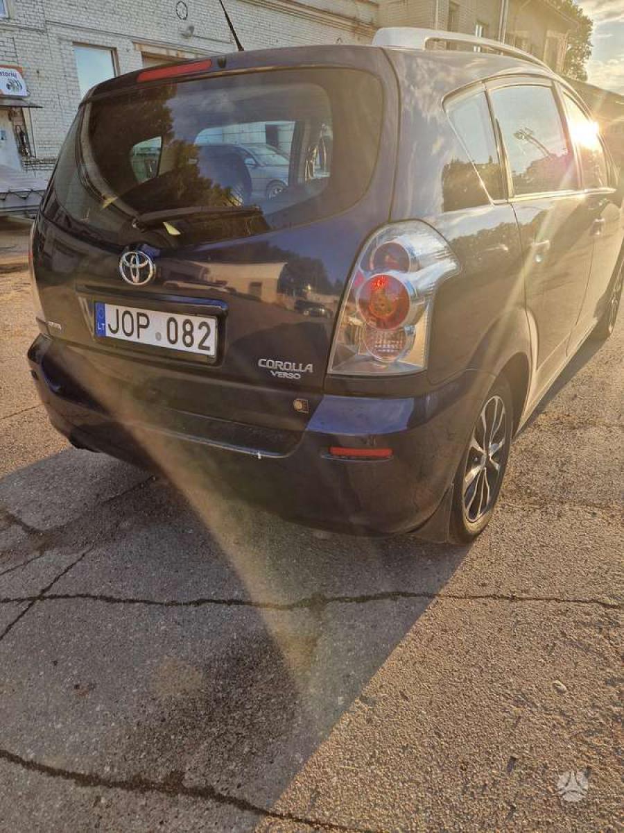 Zils Toyota Corolla Verso 2005 Viļņa, ar dzinēja tilpumu 1.80 L un nobraukumu 365 tūkst. km par 2950 €, foto 4 vietnē AUTOMOTO.COM.LV
