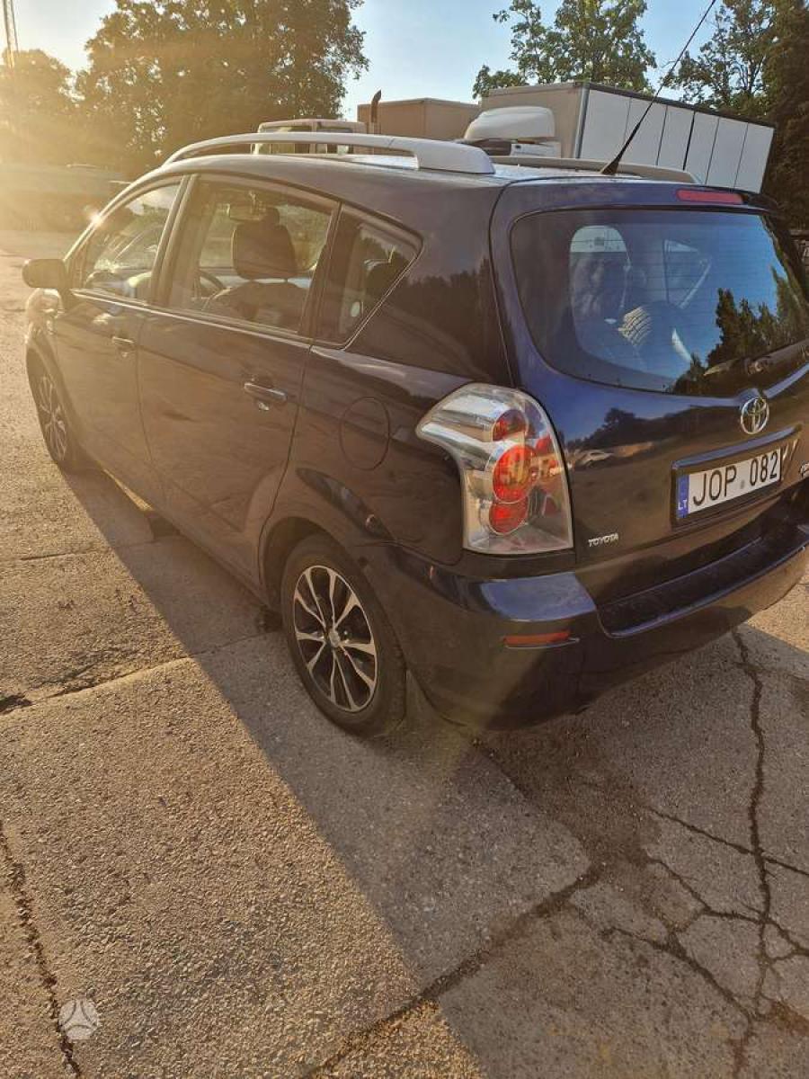 Zils Toyota Corolla Verso 2005 Viļņa, ar dzinēja tilpumu 1.80 L un nobraukumu 365 tūkst. km par 2950 €, foto 5 vietnē AUTOMOTO.COM.LV