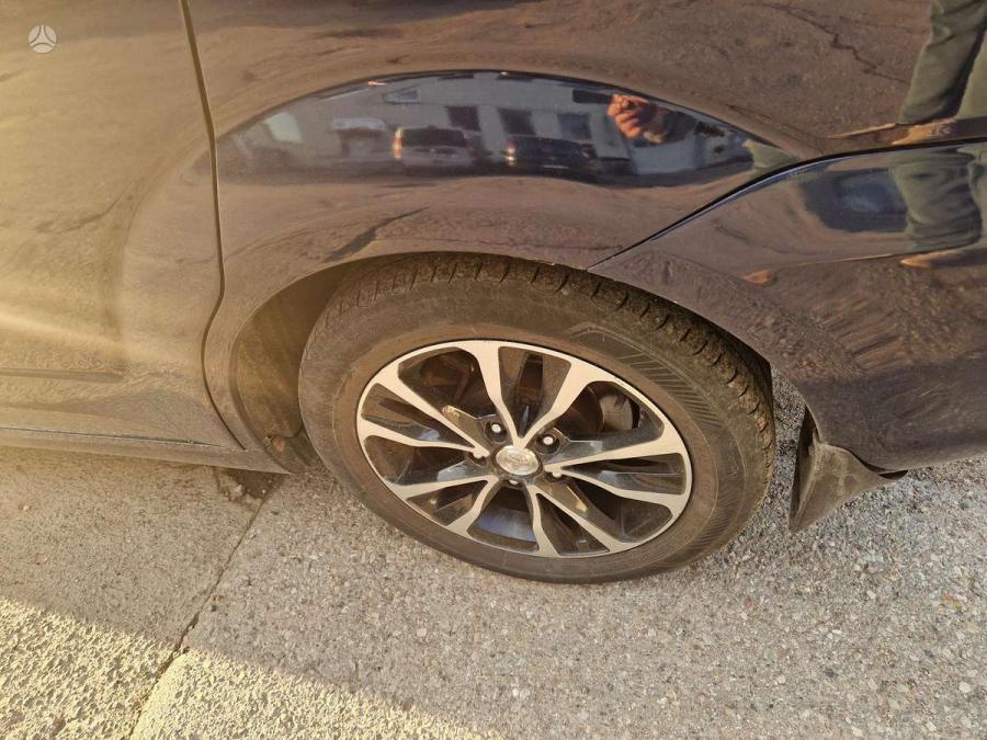 Zils Toyota Corolla Verso 2005 Viļņa, ar dzinēja tilpumu 1.80 L un nobraukumu 365 tūkst. km par 2950 €, foto 6 vietnē AUTOMOTO.COM.LV