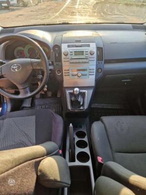 Zils Toyota Corolla Verso 2005 Viļņa, ar dzinēja tilpumu 1.80 L un nobraukumu 365 tūkst. km par 2950 €, foto 7 vietnē AUTOMOTO.COM.LV