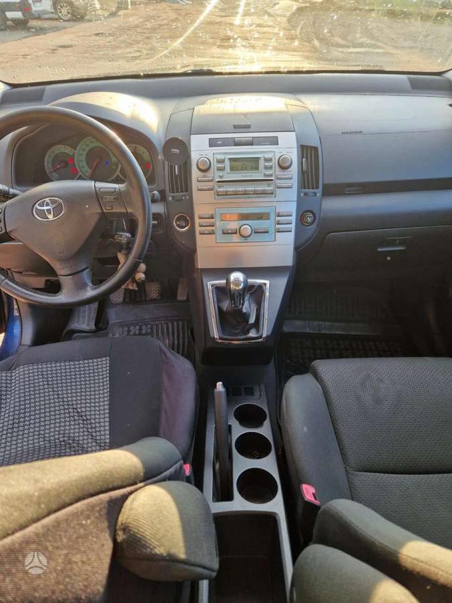Zils Toyota Corolla Verso 2005 Viļņa, ar dzinēja tilpumu 1.80 L un nobraukumu 365 tūkst. km par 2950 €, foto 7 vietnē AUTOMOTO.COM.LV
