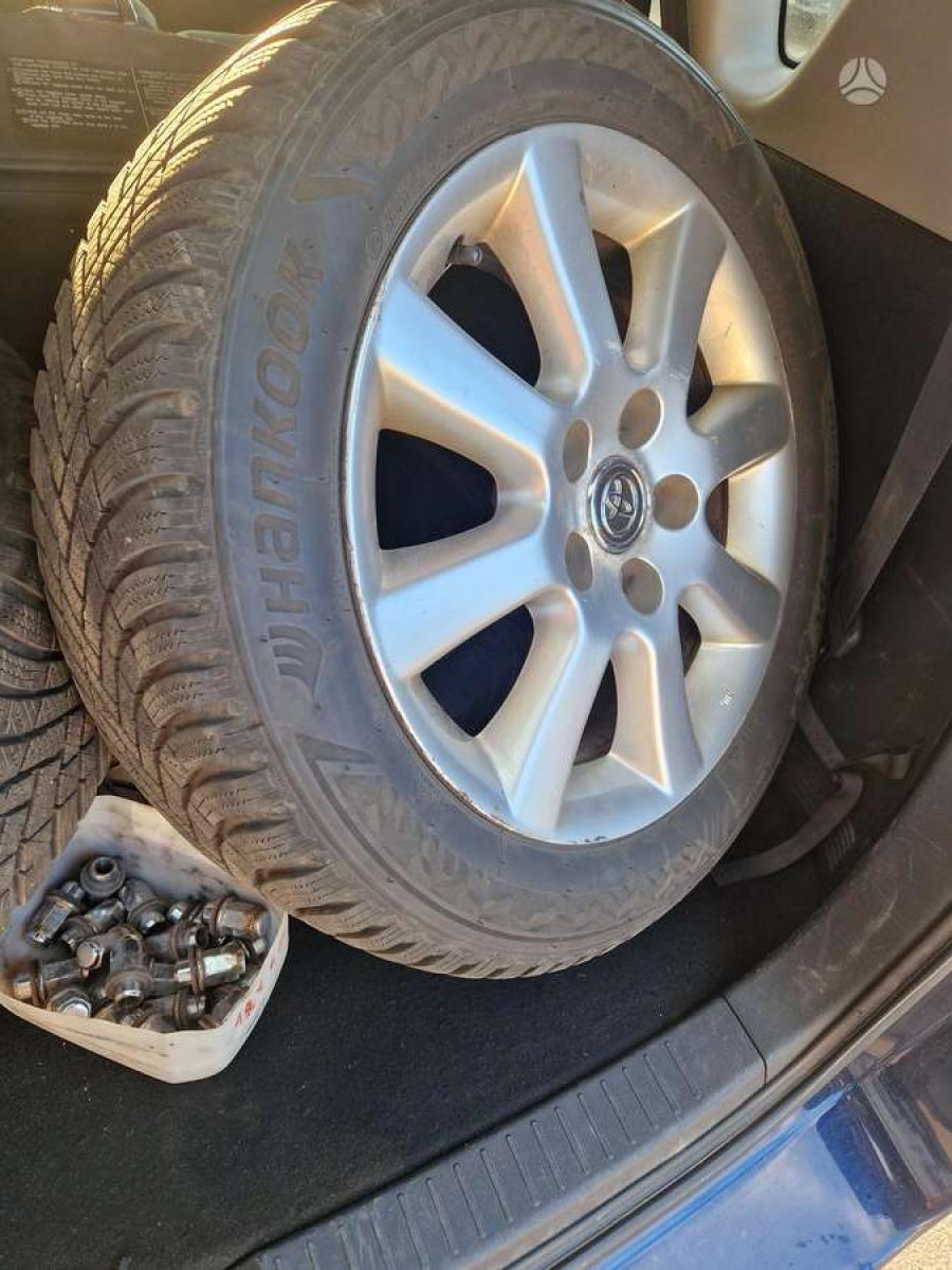 Zils Toyota Corolla Verso 2005 Viļņa, ar dzinēja tilpumu 1.80 L un nobraukumu 365 tūkst. km par 2950 €, foto 9 vietnē AUTOMOTO.COM.LV