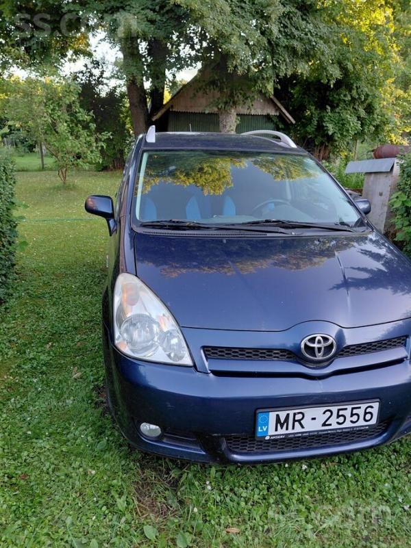 Blue Toyota Corolla Verso 2005 in Cesis, with an engine capacity of 2.00 L and mileage of 313 thousand km for 1500 €, photo 2 on AUTOMOTO.COM.LV