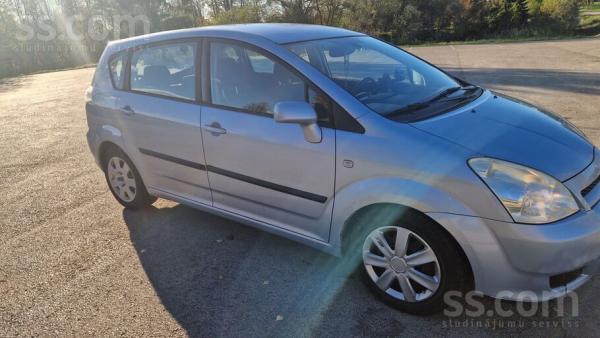 Zils Toyota Corolla Verso 2006 Preiļi, ar dzinēja tilpumu 2.20 L un nobraukumu 400 tūkst. km par 1350 €, foto 3 vietnē AUTOMOTO.COM.LV