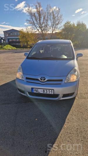 Blue Toyota Corolla Verso 2006 in Preili, with an engine capacity of 2.20 L and mileage of 400 thousand km for 1350 €, photo 4 on AUTOMOTO.COM.LV