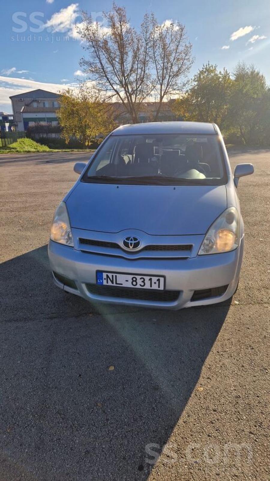 Blue Toyota Corolla Verso 2006 in Preili, with an engine capacity of 2.20 L and mileage of 400 thousand km for 1350 €, photo 4 on AUTOMOTO.COM.LV